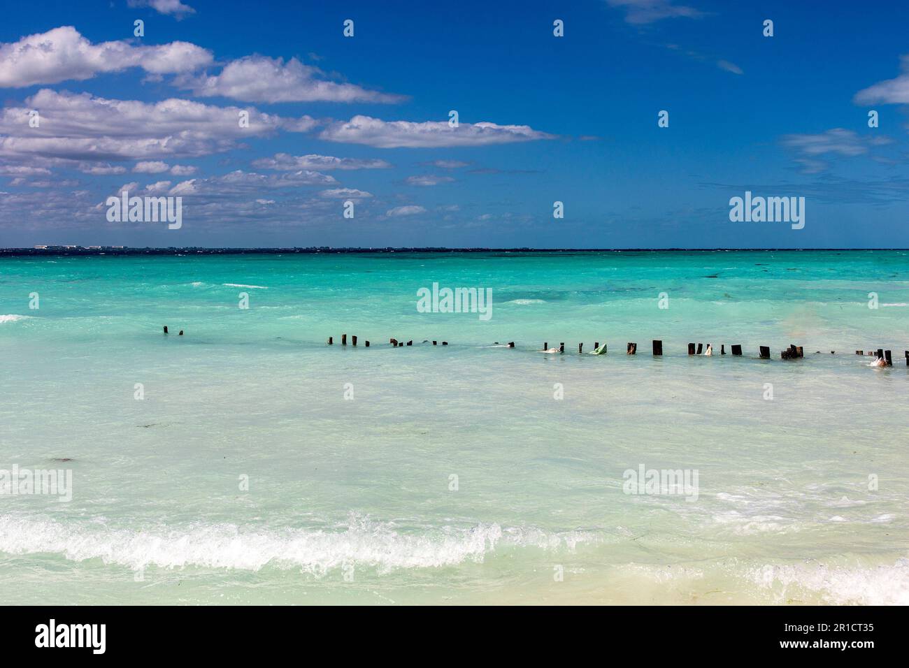 Beautiful white sand beach in the caribbean sea with beautiful ...