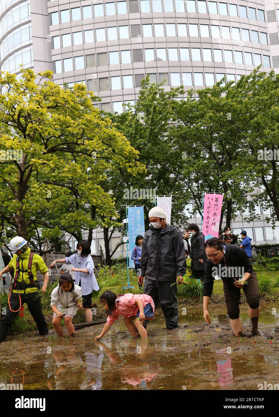 Tokyo, Japan. 13th May, 2023. People try planting rice seedlings at a ...