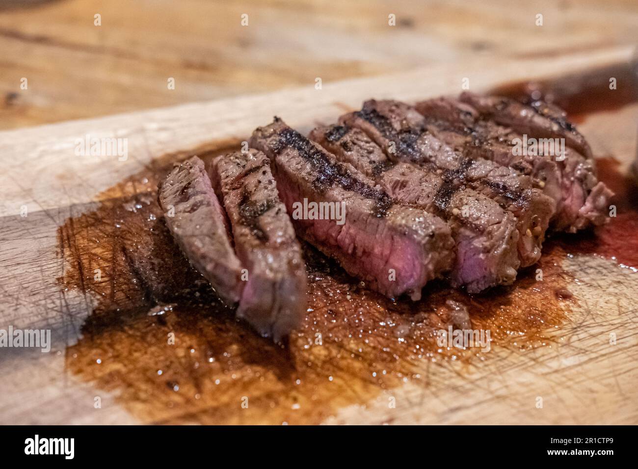 Medium rare meat on wooden plate Stock Photo - Alamy