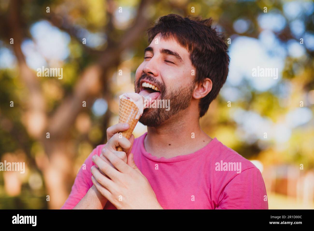Man eating ice cream hi-res stock photography and images - Alamy