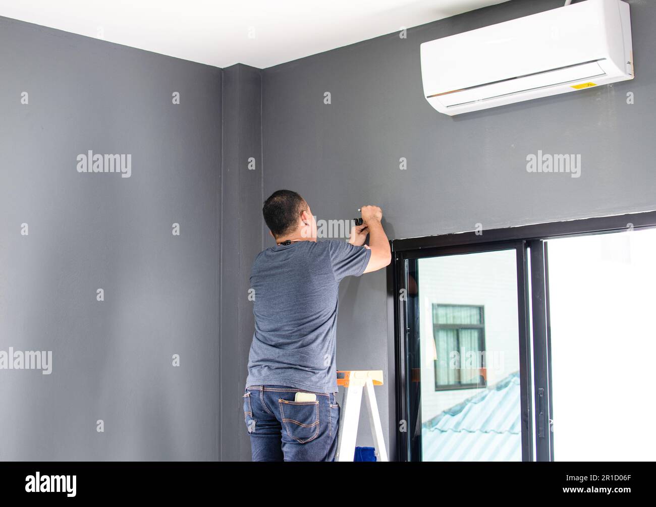 Installer office building hi-res stock photography and images - Alamy