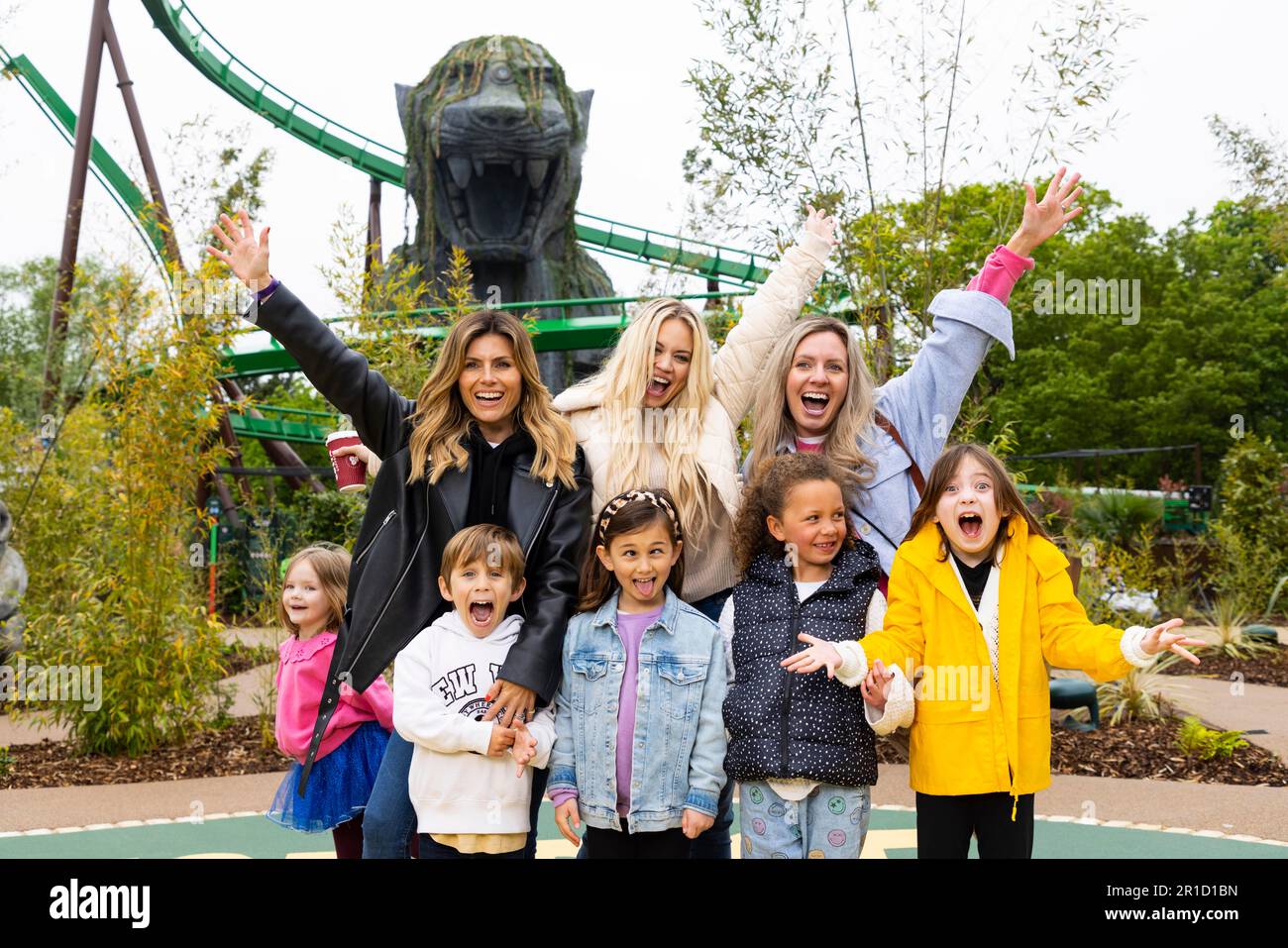 (left to right) Zoe Hardman, Kimberly Wyatt, Hannah Fredrick and family ...