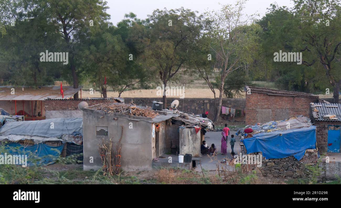 Slums india homes hi-res stock photography and images - Alamy
