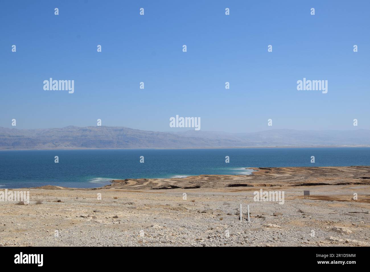 Sinking sea level, sinkholes and salt crystals - Coast of the Dead Sea ...