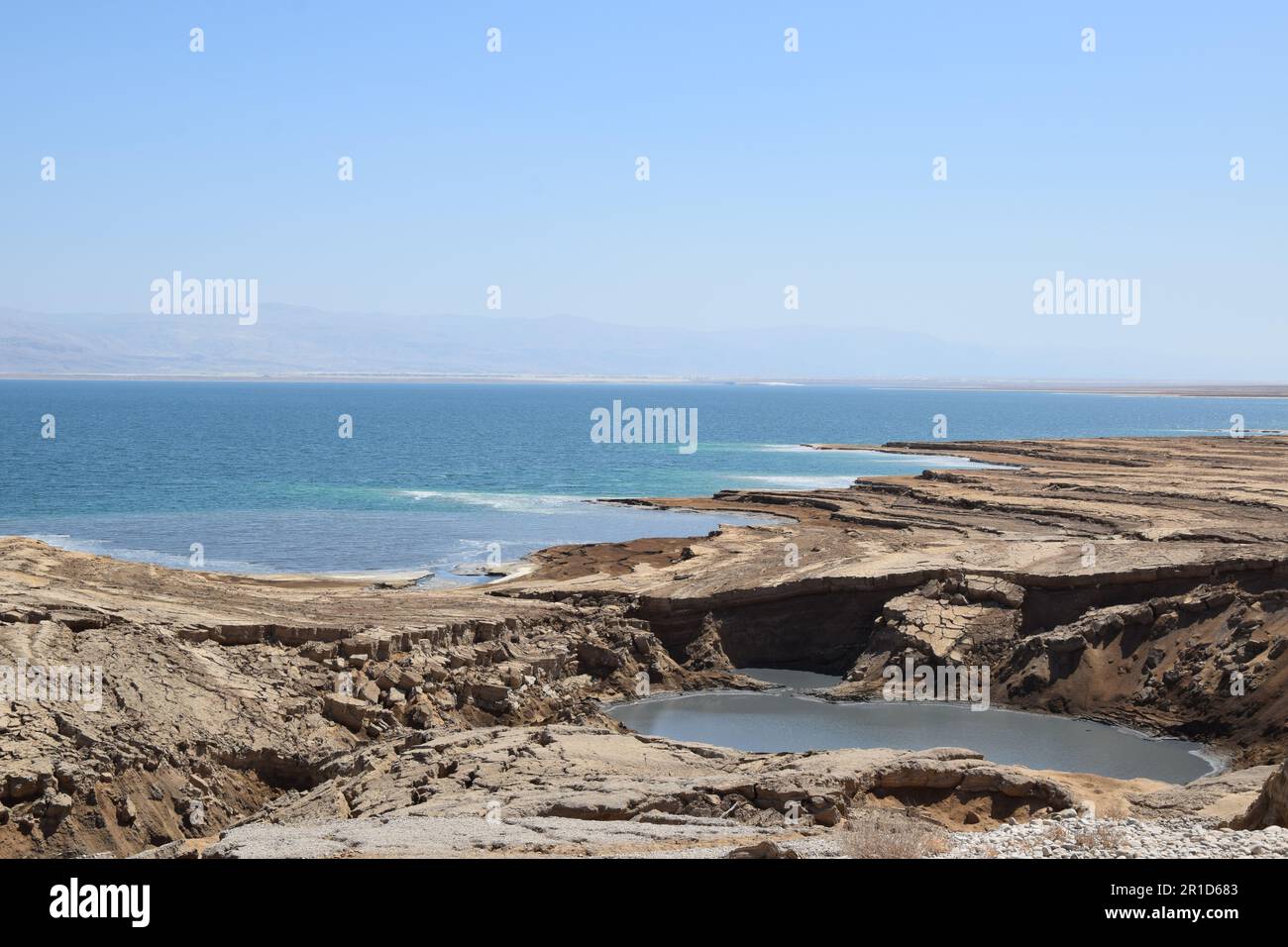 Sinking sea level, sinkholes and salt crystals - Coast of the Dead Sea ...