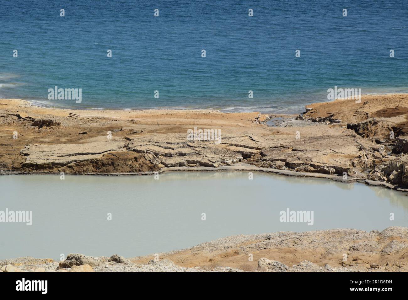 Sinking sea level, sinkholes and salt crystals - Coast of the Dead Sea ...