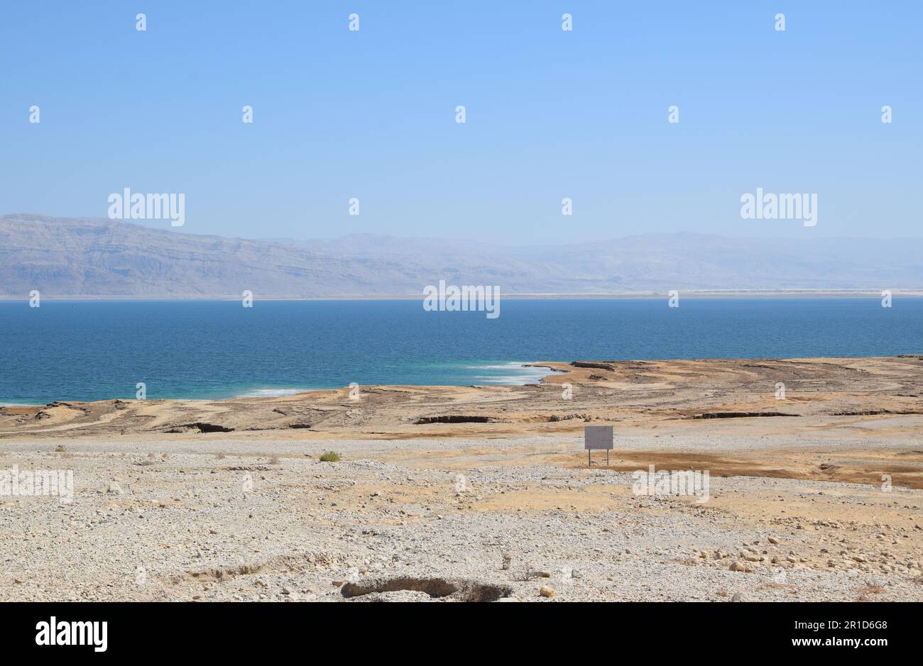 Sinking sea level, sinkholes and salt crystals - Coast of the Dead Sea ...