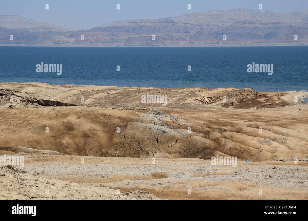 Sinking sea level, sinkholes and salt crystals - Coast of the Dead Sea ...