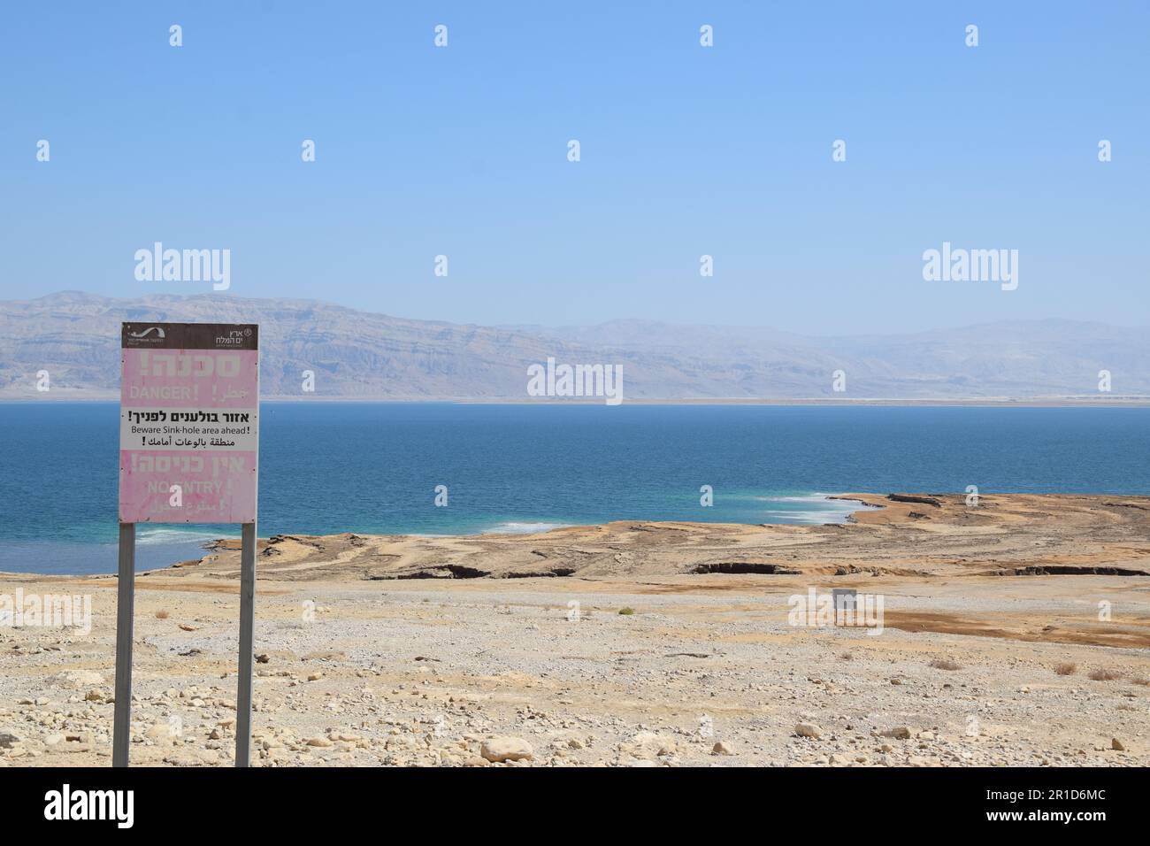 Sinking sea level, sinkholes and salt crystals - Coast of the Dead Sea ...