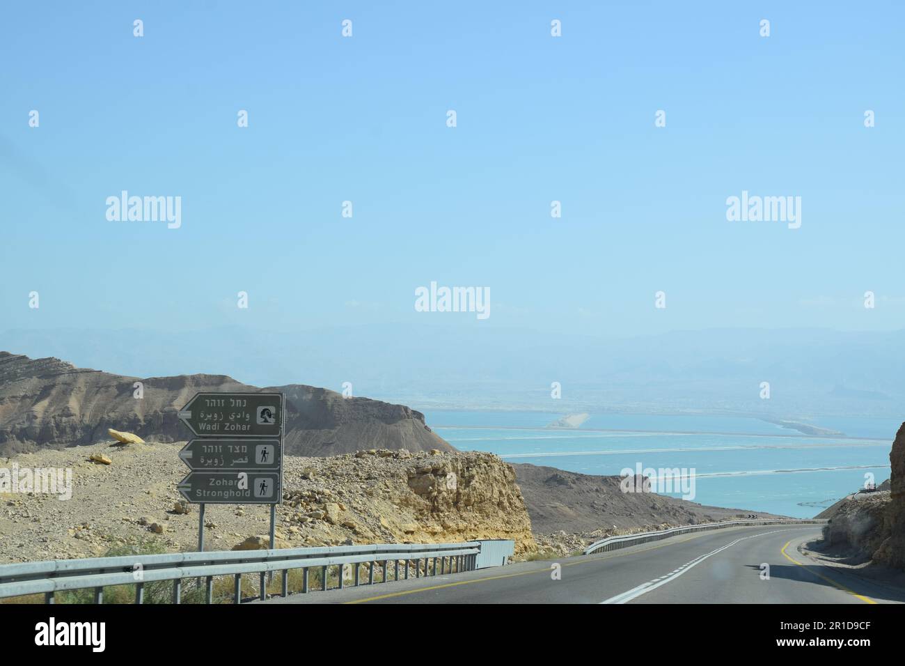 Sinking sea level, sinkholes and salt crystals - Coast of the Dead Sea ...