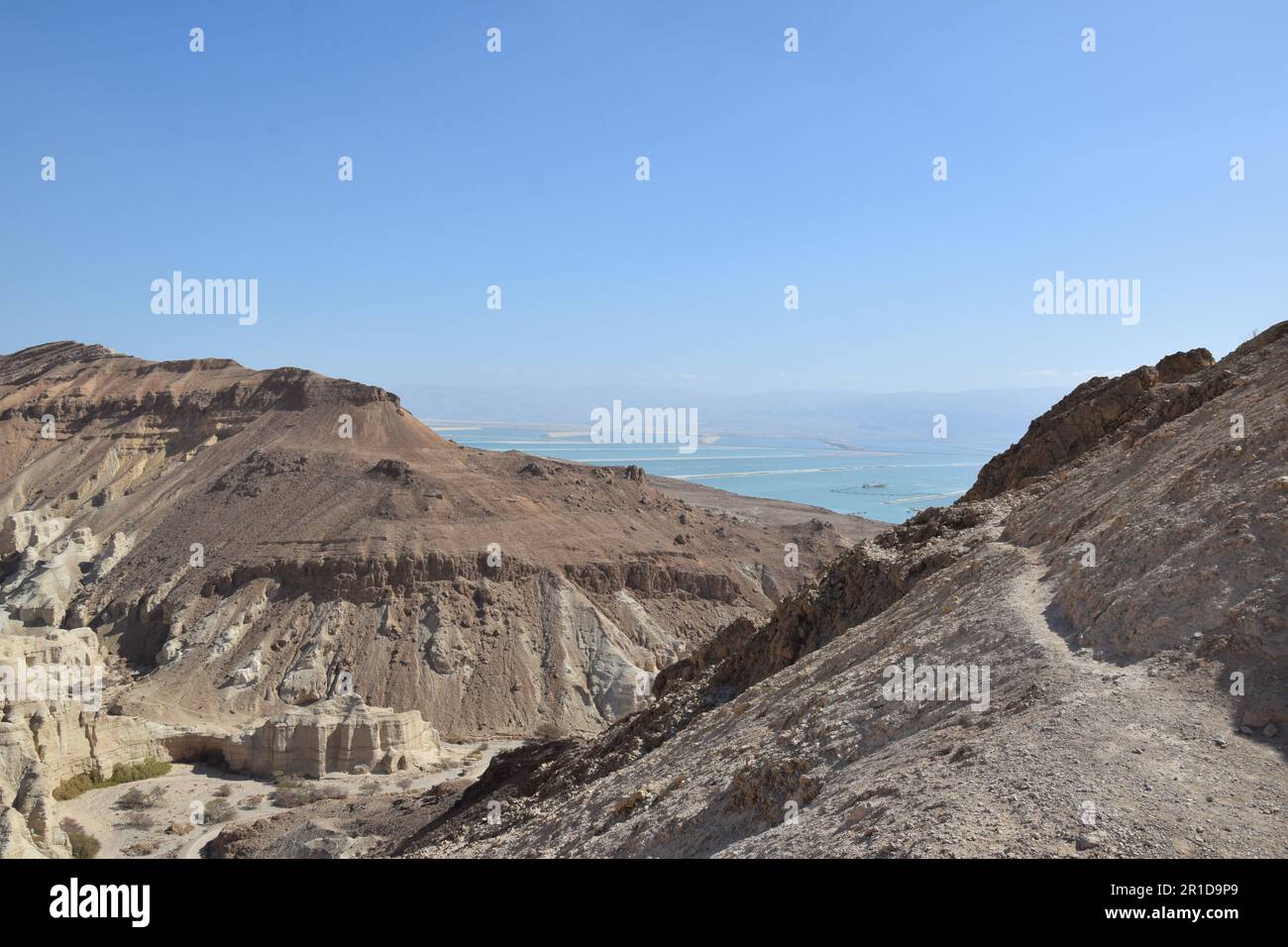 Sinking sea level, sinkholes and salt crystals - Coast of the Dead Sea ...