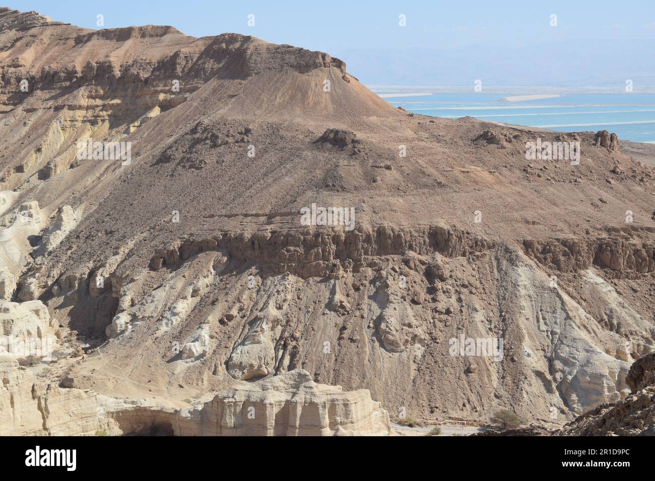 Sinking sea level, sinkholes and salt crystals - Coast of the Dead Sea ...