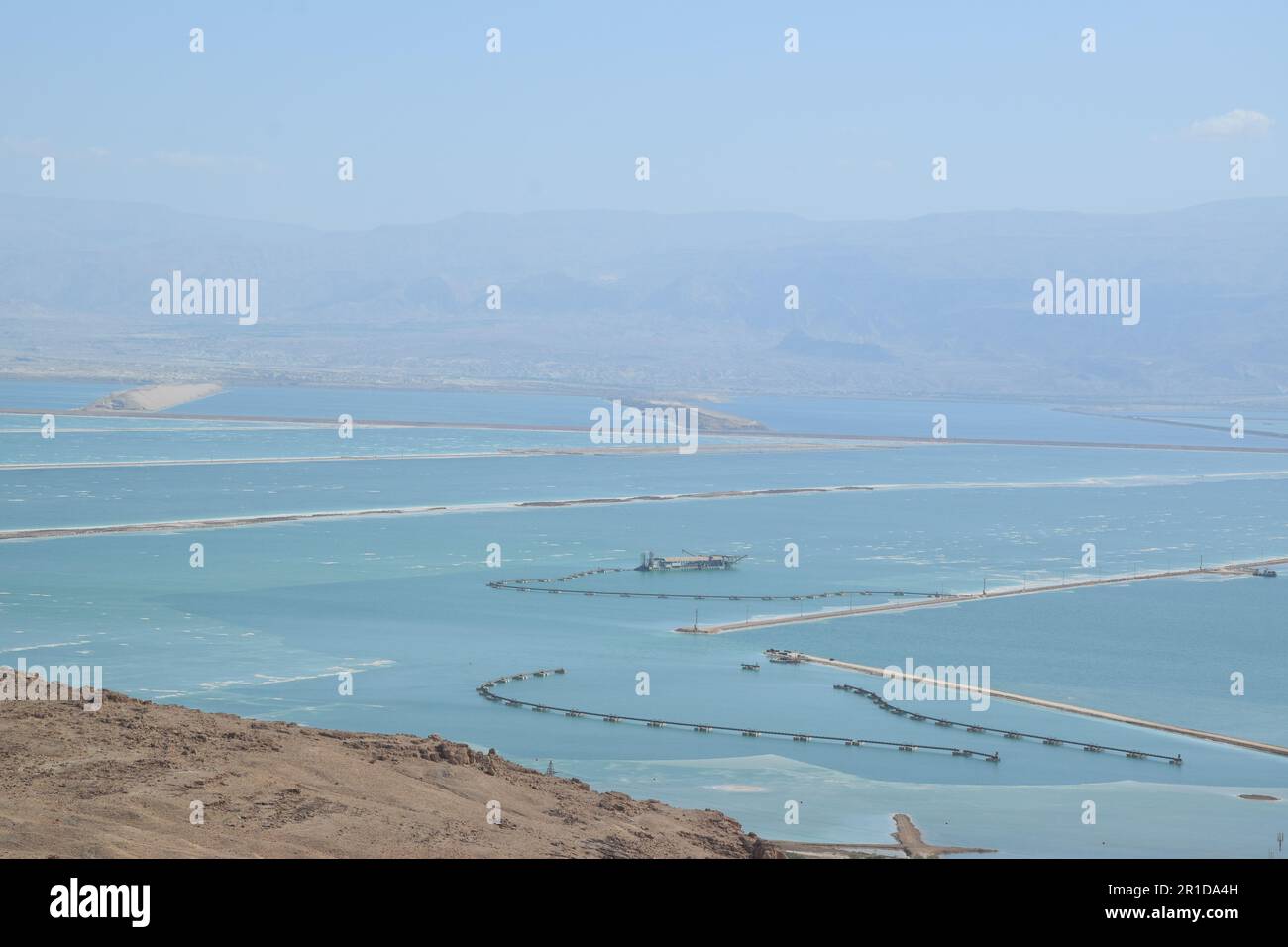 Sinking sea level, sinkholes and salt crystals - Coast of the Dead Sea ...