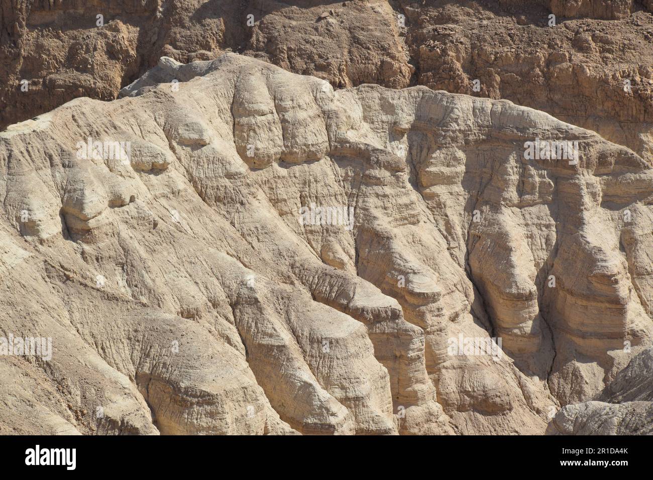 Sinking sea level, sinkholes and salt crystals - Coast of the Dead Sea ...
