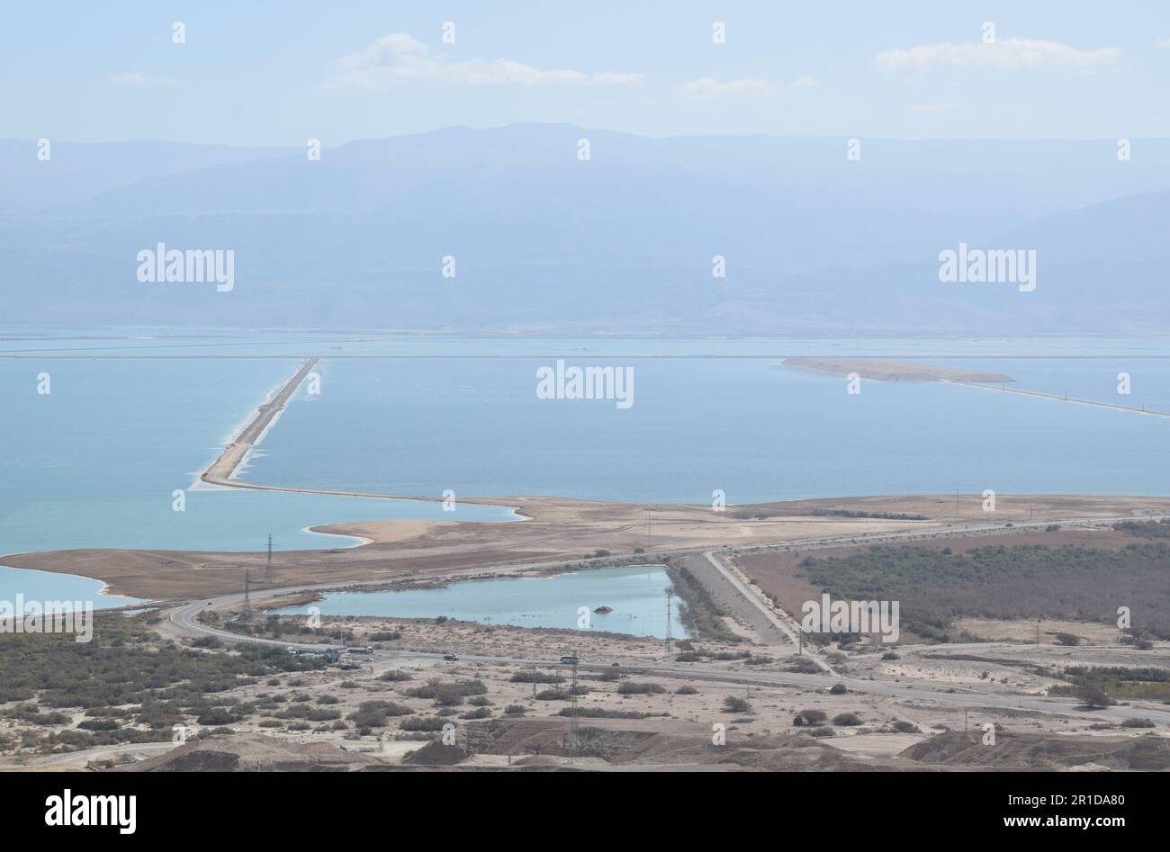 Sinking sea level, sinkholes and salt crystals - Coast of the Dead Sea ...