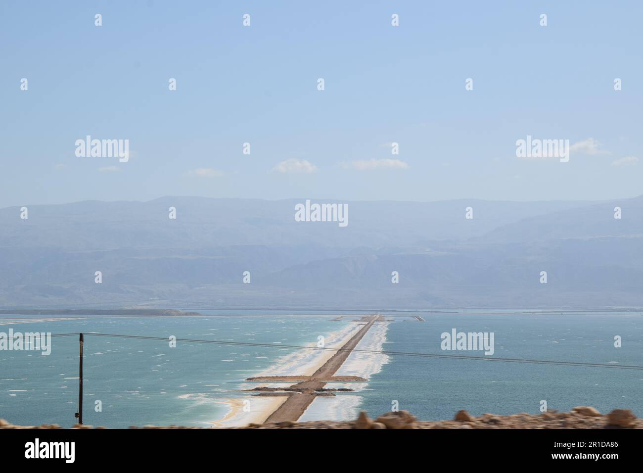 Sinking sea level, sinkholes and salt crystals - Coast of the Dead Sea ...