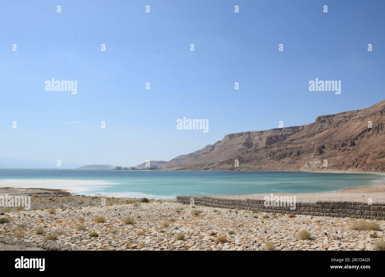 Sinking sea level, sinkholes and salt crystals - Coast of the Dead Sea ...