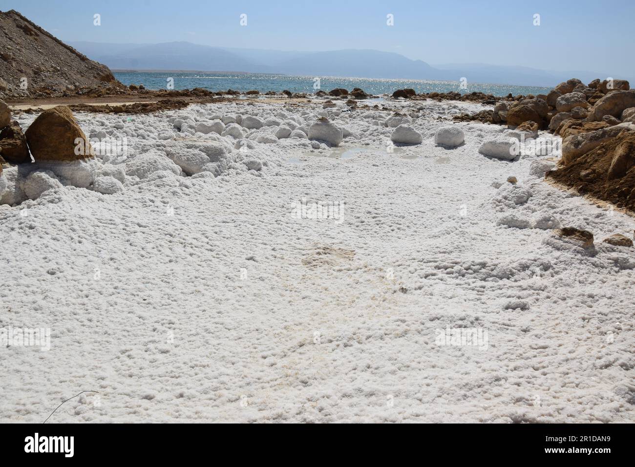 Sinking sea level, sinkholes and salt crystals - Coast of the Dead Sea ...