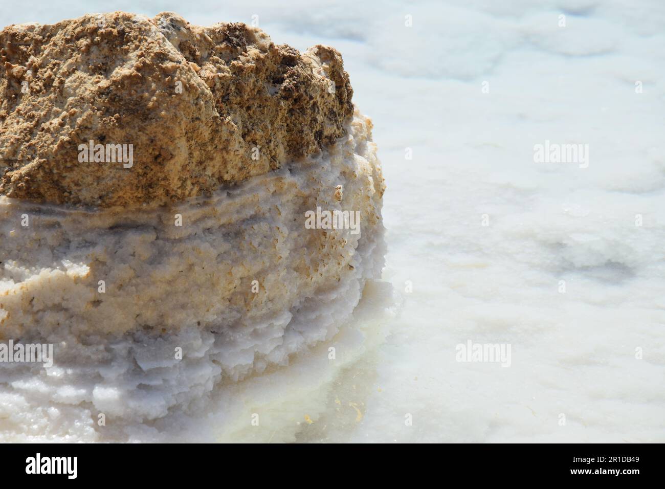 Sinking sea level, sinkholes and salt crystals - Coast of the Dead Sea ...