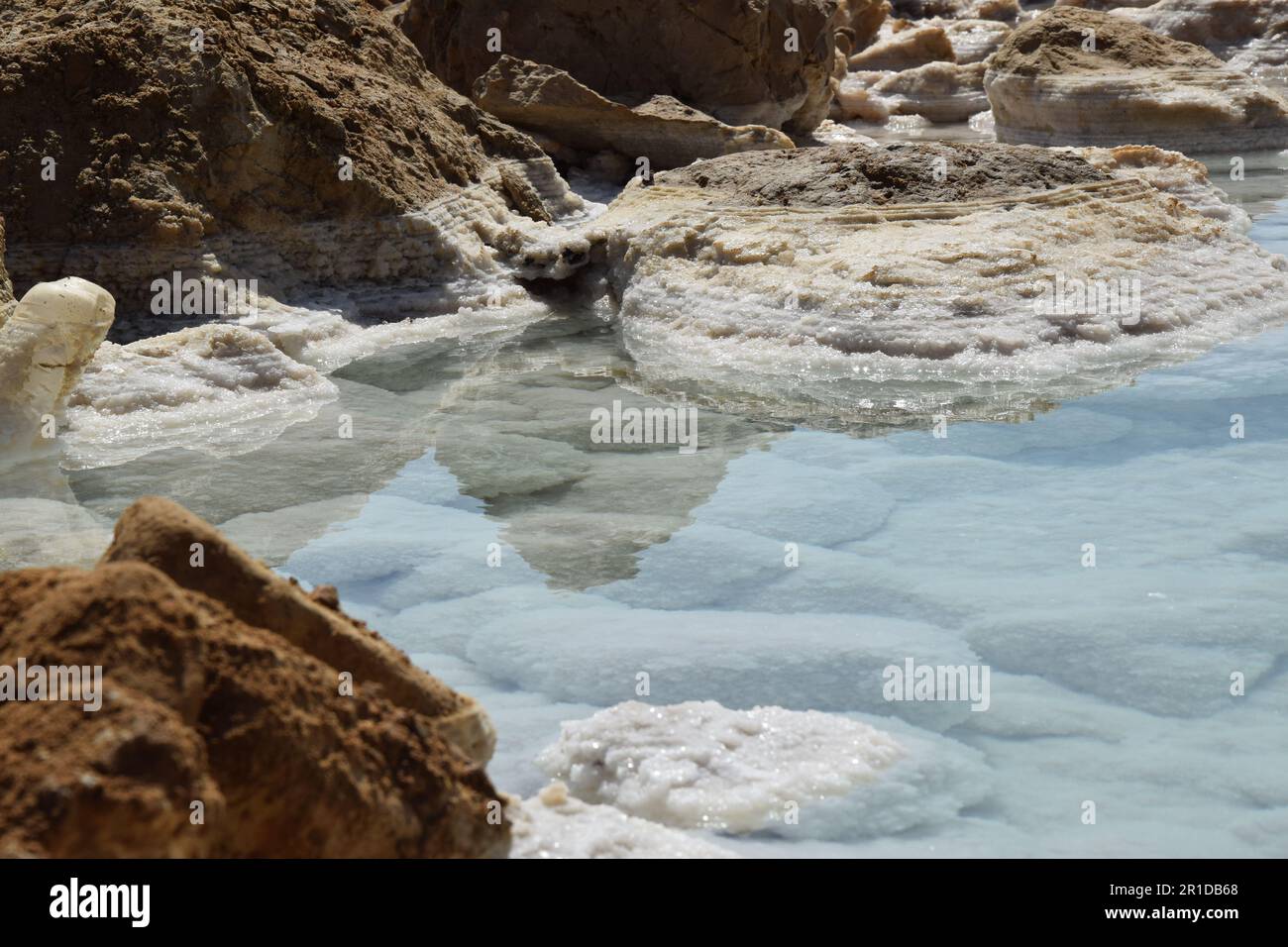 Sinking sea level, sinkholes and salt crystals - Coast of the Dead Sea ...