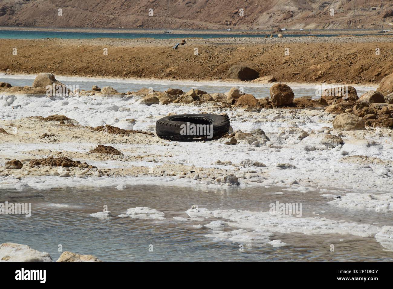 Sinking sea level, sinkholes and salt crystals - Coast of the Dead Sea ...