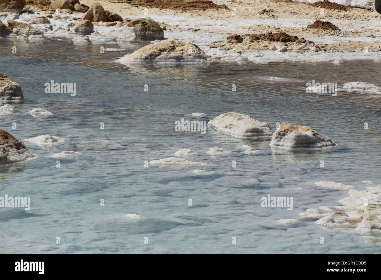 Sinking sea level, sinkholes and salt crystals - Coast of the Dead Sea ...