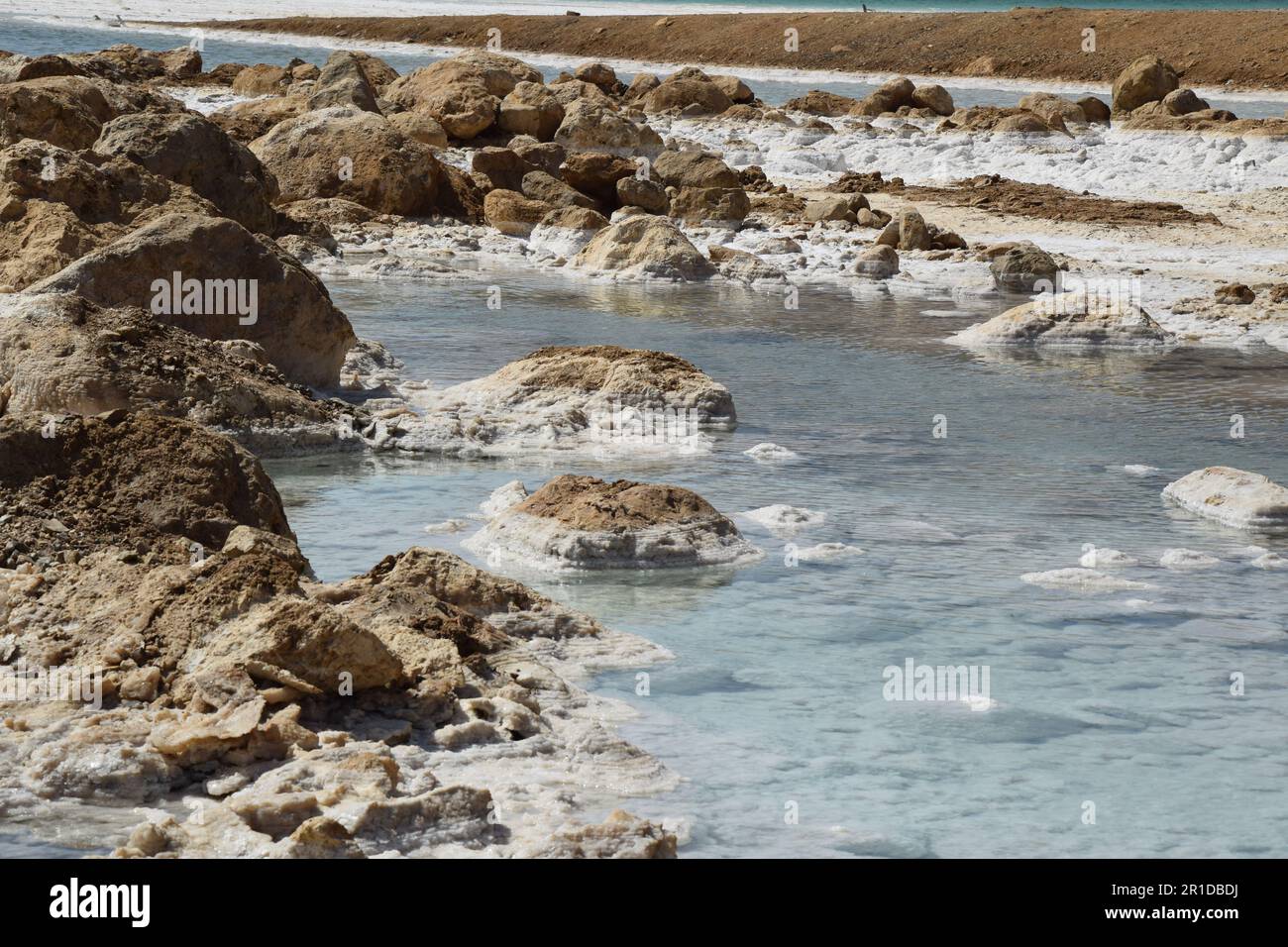 Sinking sea level, sinkholes and salt crystals - Coast of the Dead Sea ...