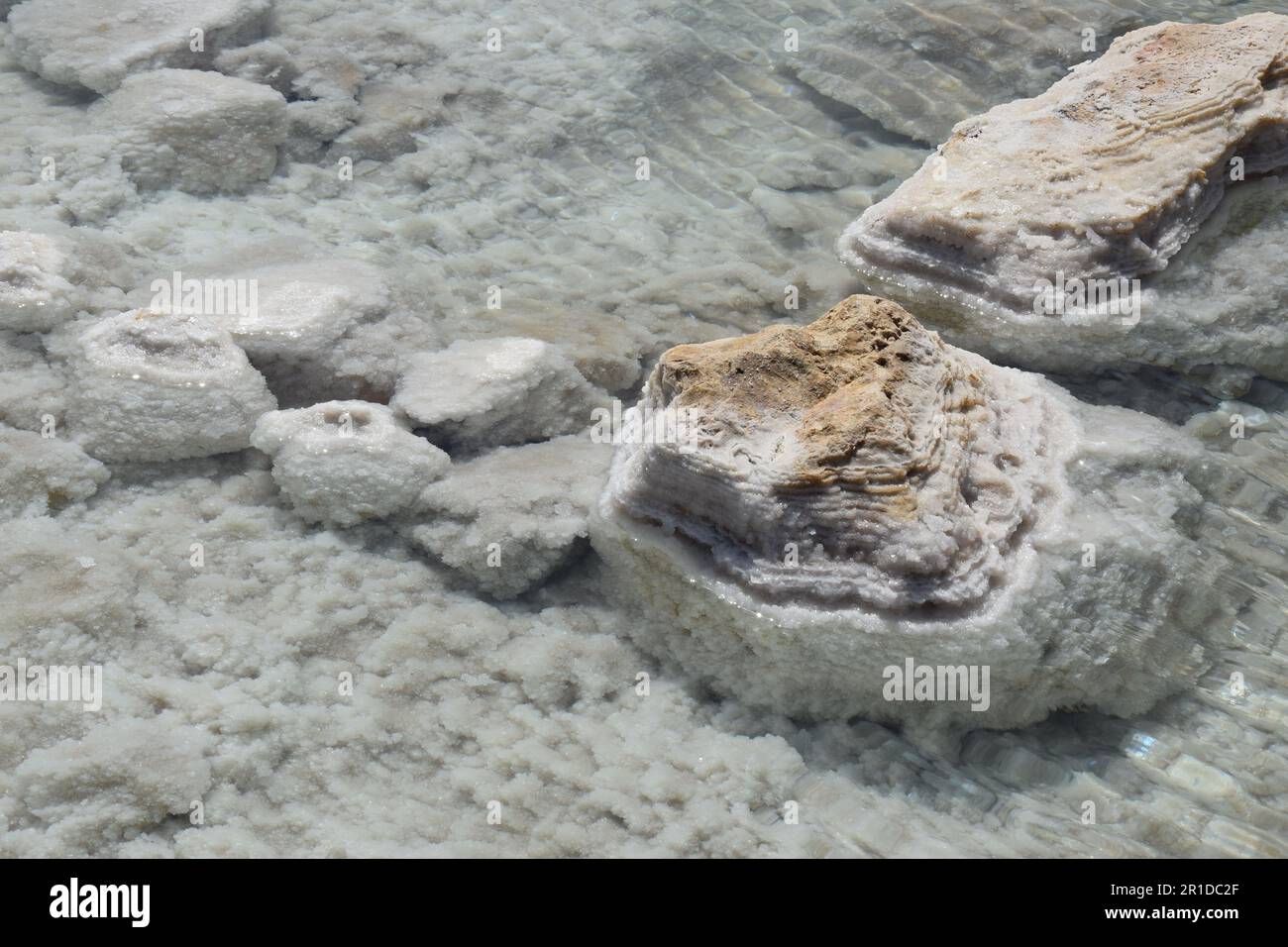 Sinking sea level, sinkholes and salt crystals - Coast of the Dead Sea ...