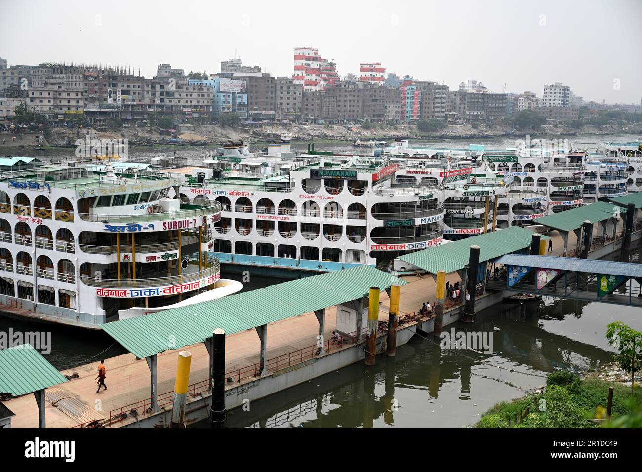 All launch anchor at the Sdarghat launch terminal in Dhaka, Bangladesh ...