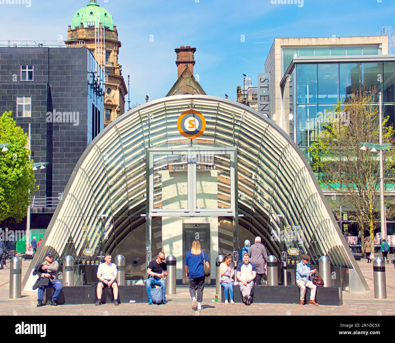 Glasgow, Scotland, UK 13th May, 2023. UK Weather: Sunny and warm in the ...