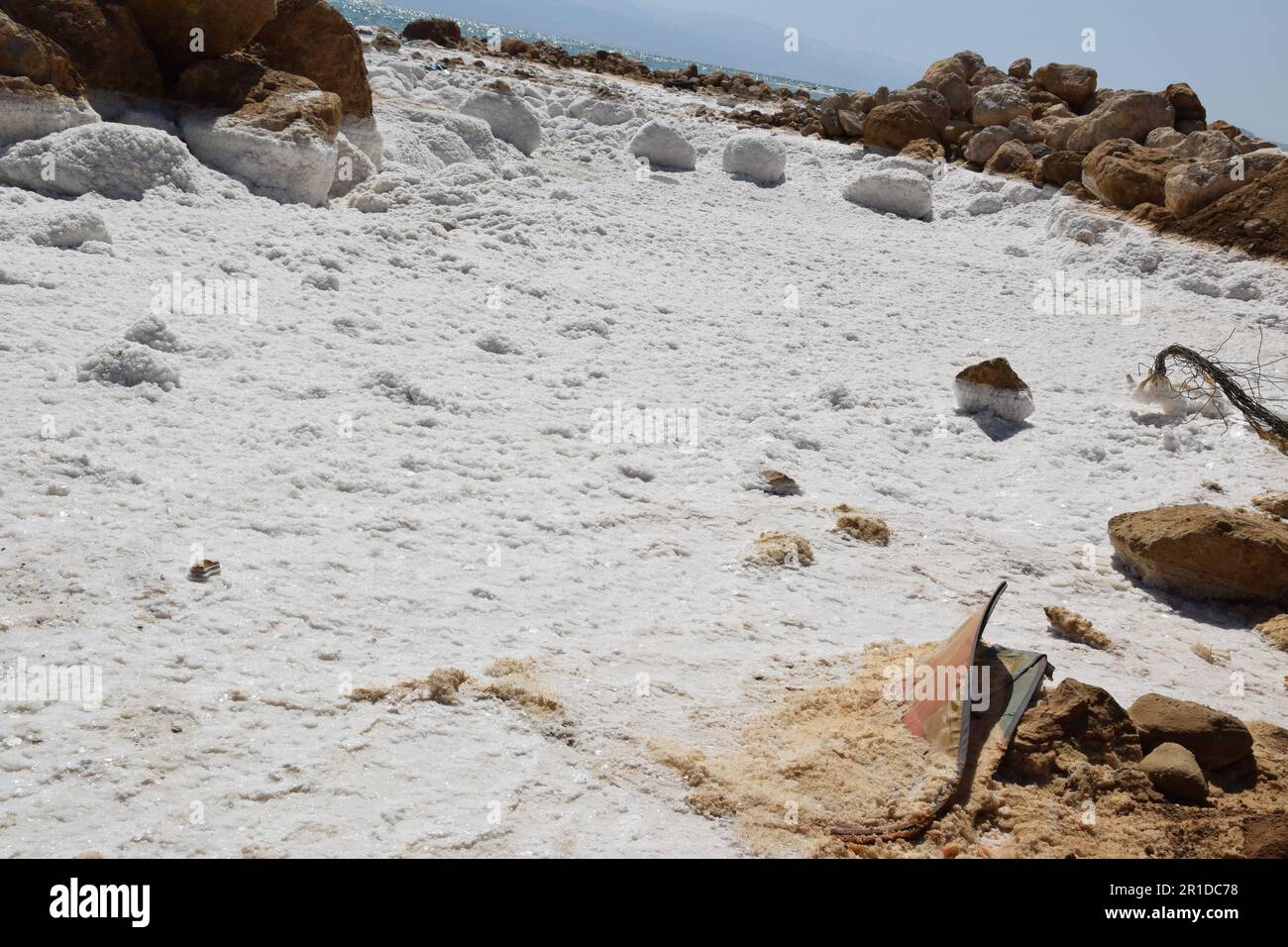 Sinking sea level, sinkholes and salt crystals - Coast of the Dead Sea ...