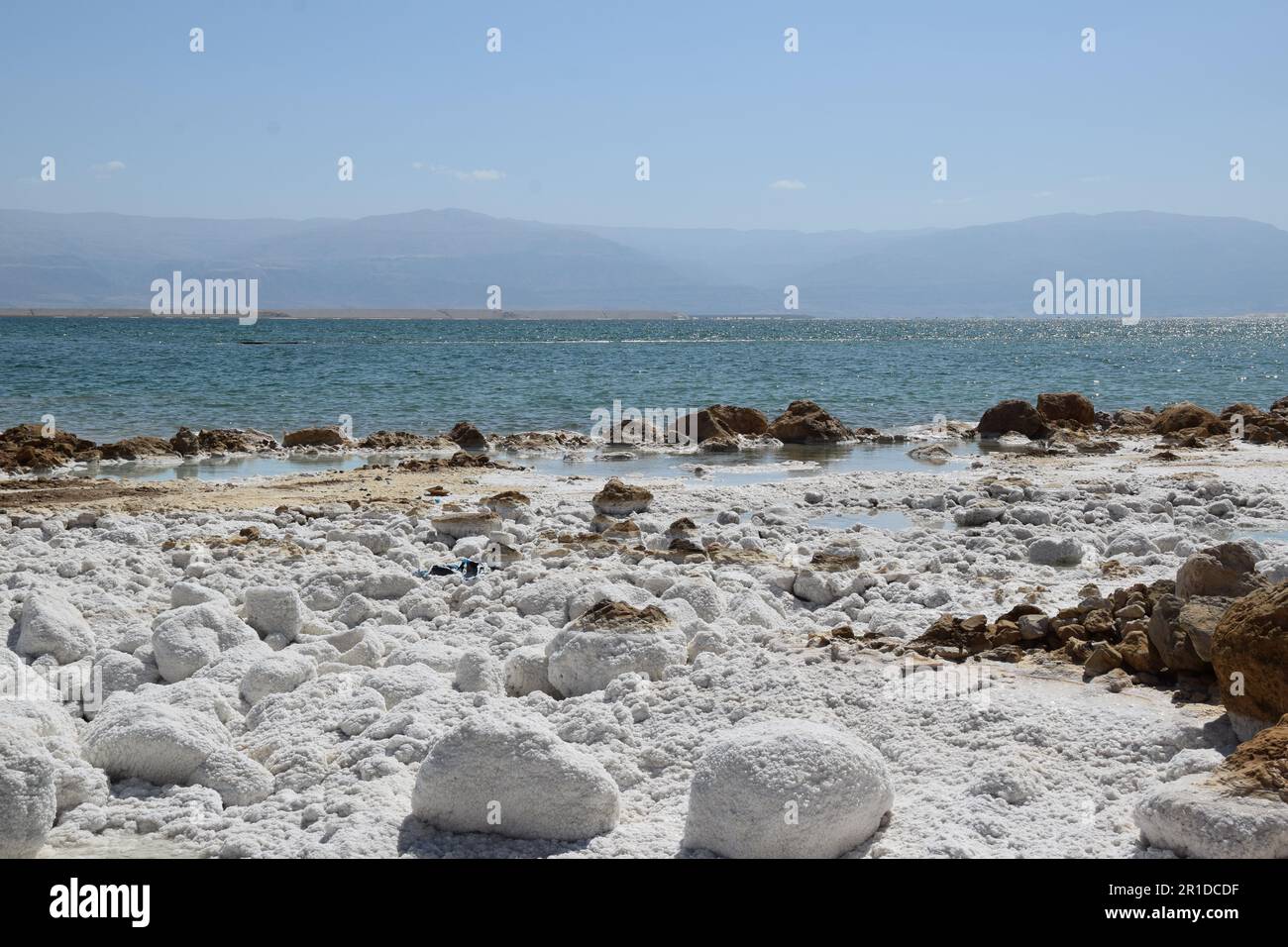 Sinking sea level, sinkholes and salt crystals - Coast of the Dead Sea ...