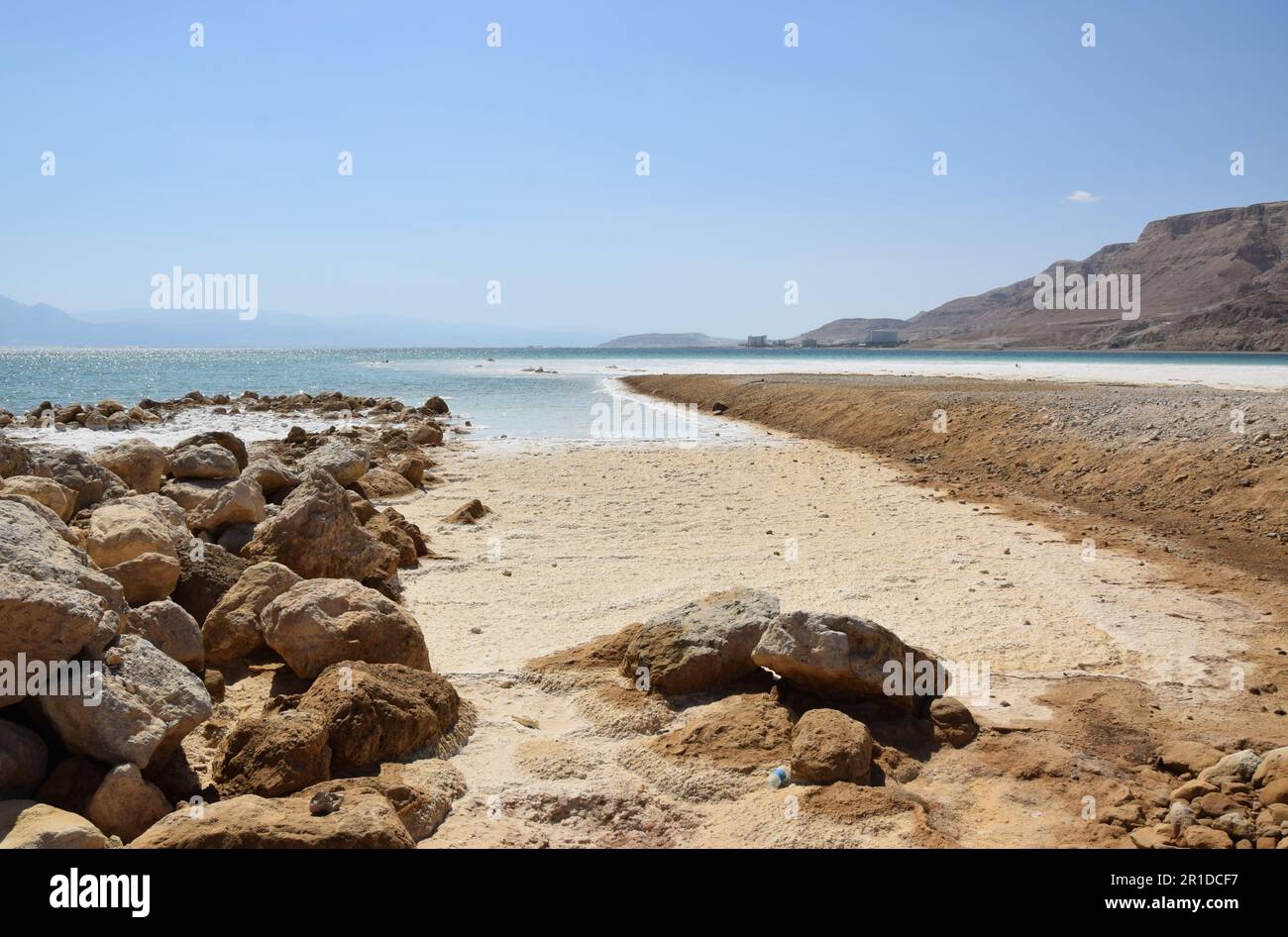 Sinking sea level, sinkholes and salt crystals - Coast of the Dead Sea ...