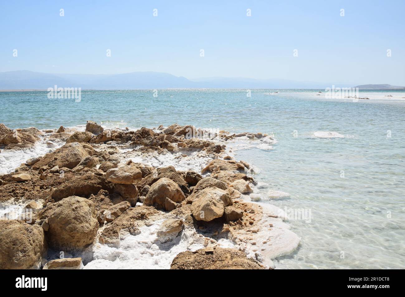 Sinking sea level, sinkholes and salt crystals - Coast of the Dead Sea ...