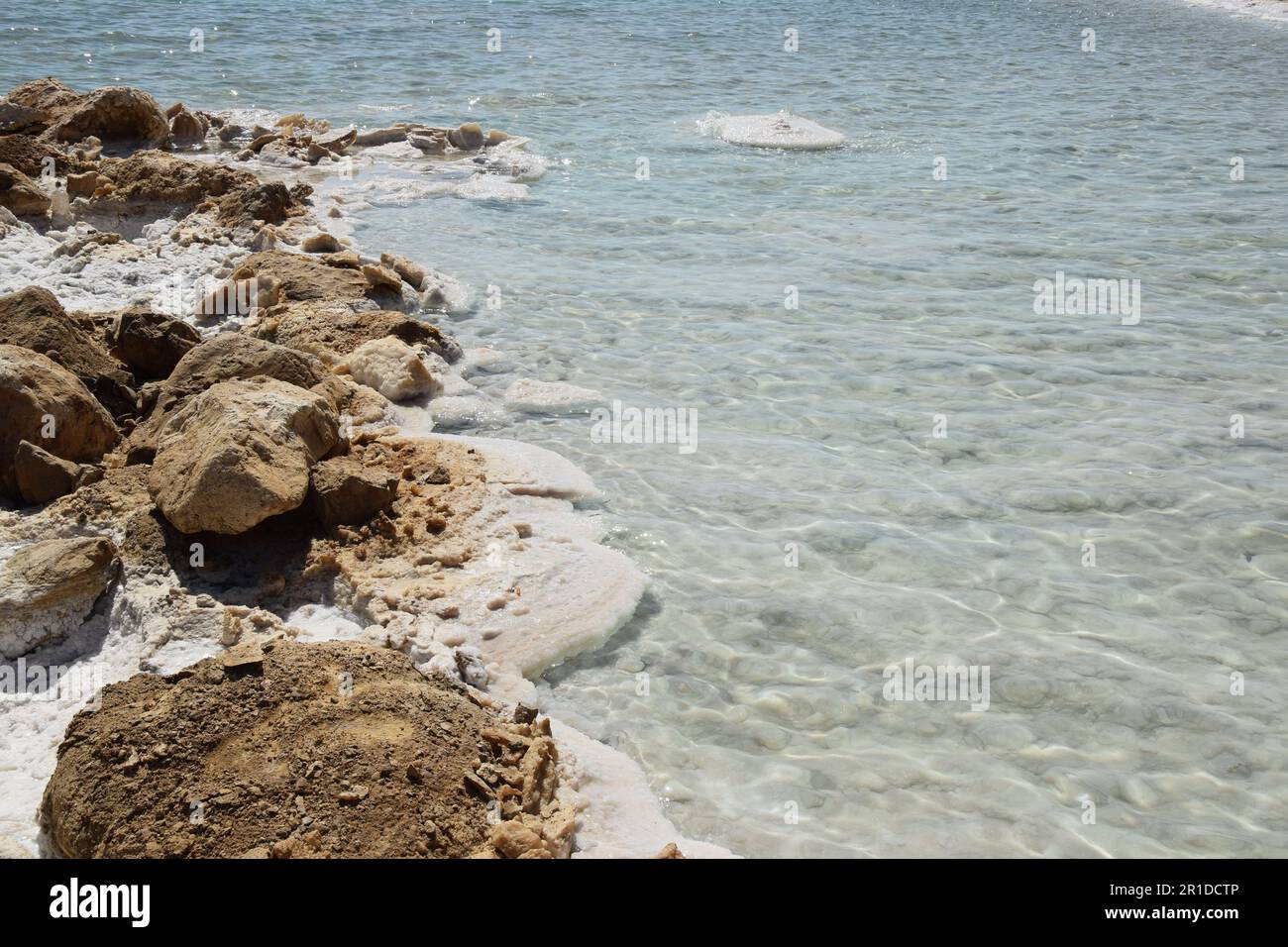 Sinking sea level, sinkholes and salt crystals - Coast of the Dead Sea ...