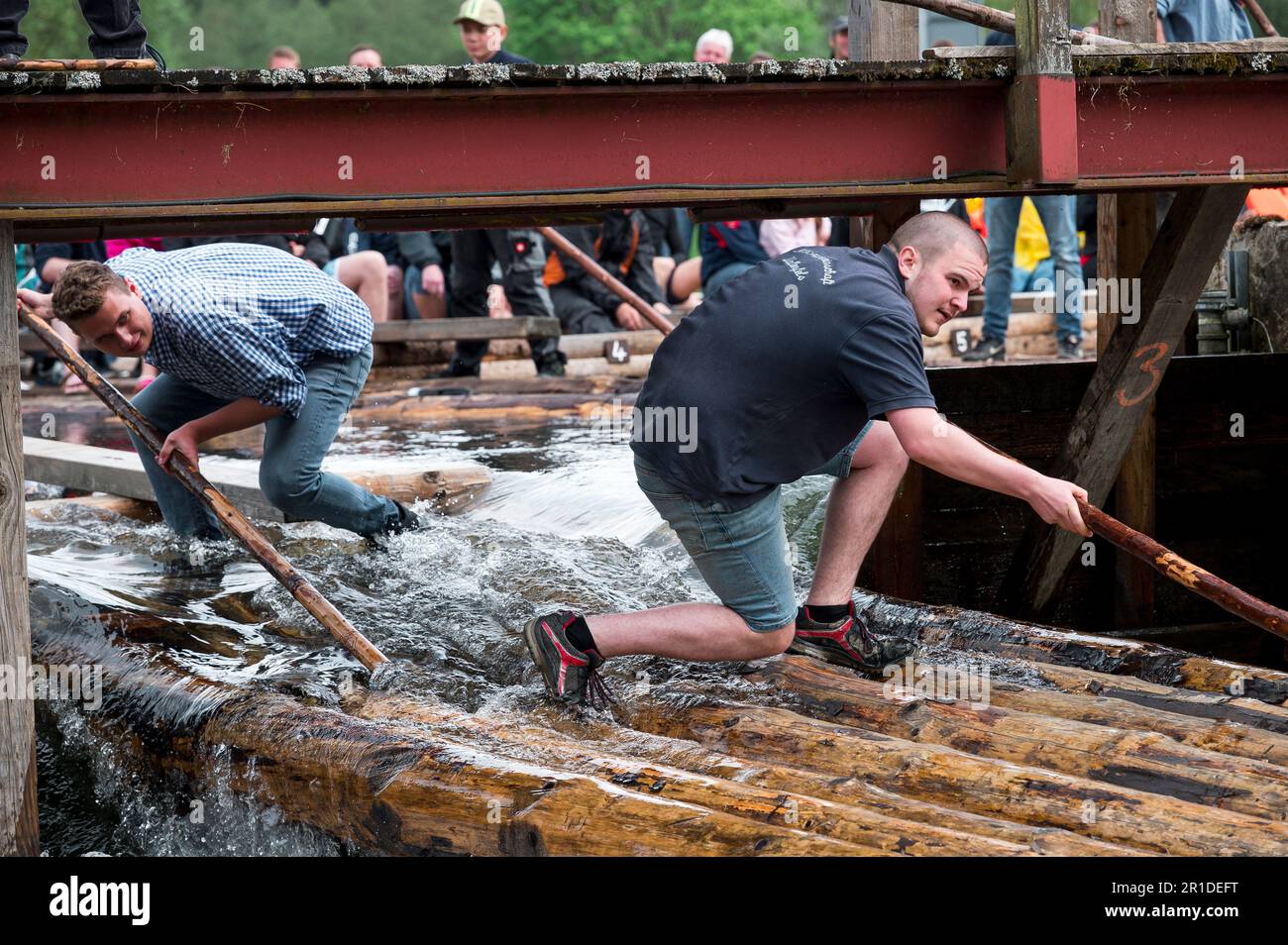 Wallenfels, Germany. 13th May, 2023. Two rafters steer the raft with a ...