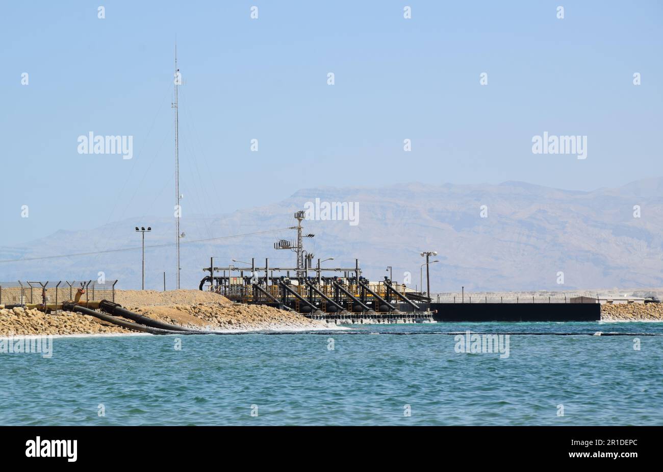 Sinking sea level, sinkholes and salt crystals - Coast of the Dead Sea ...