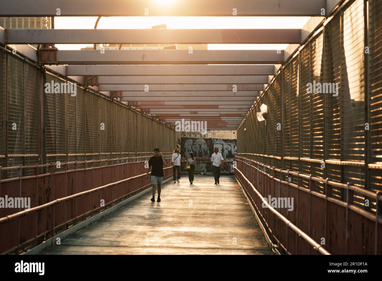 Williamsburg bridge walkway hi-res stock photography and images - Alamy