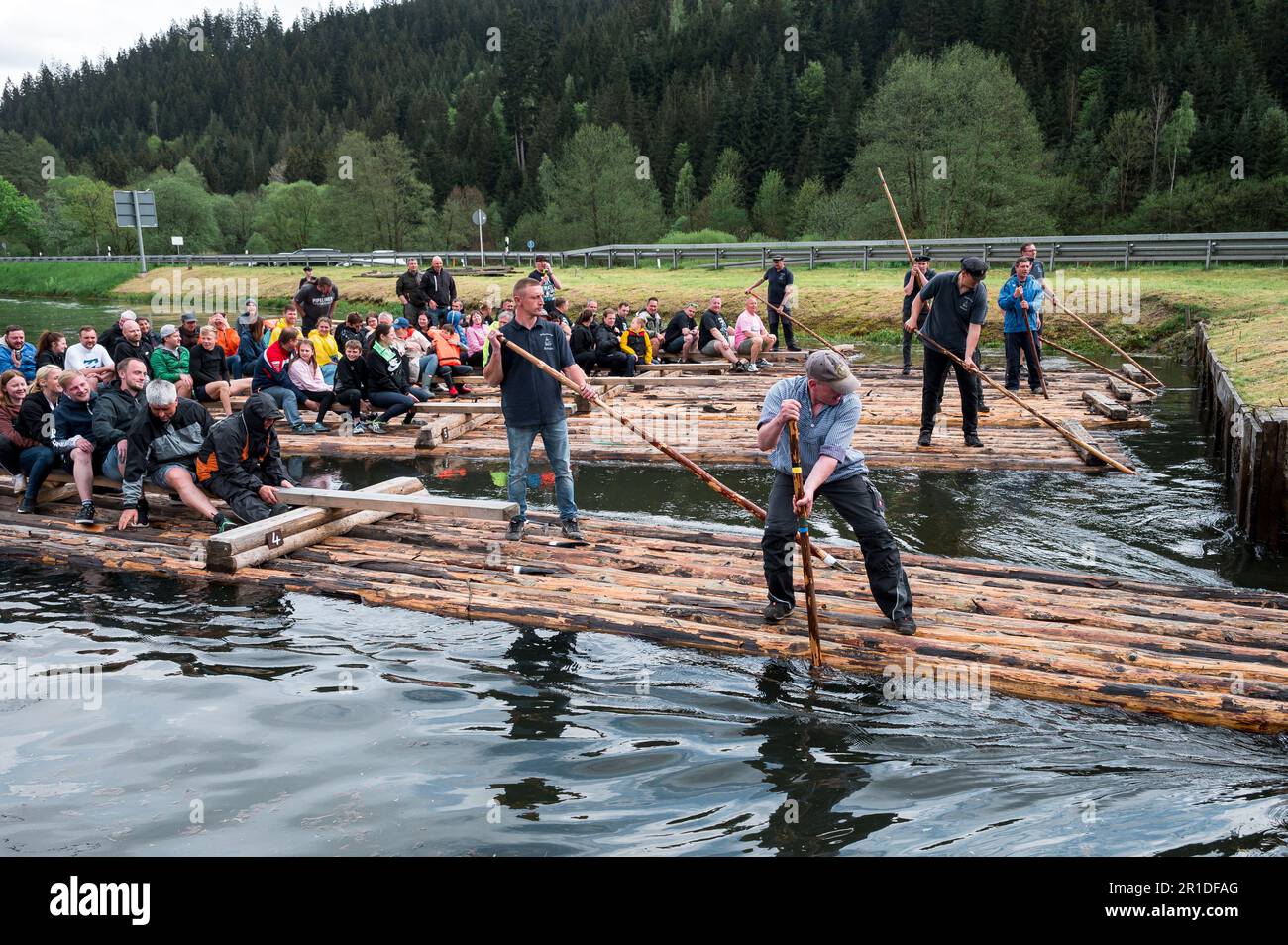Wallenfels, Germany. 13th May, 2023. Two rafters steer the raft with a ...