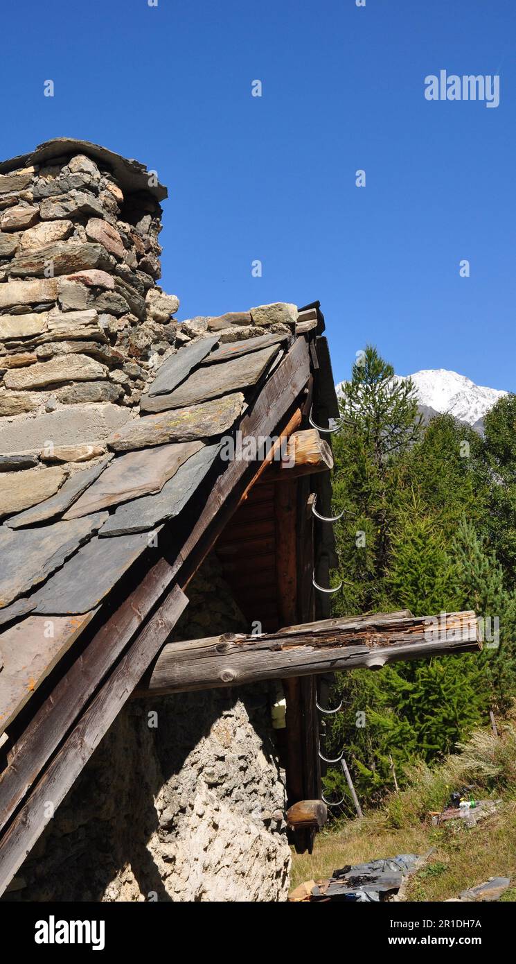 Traditional slate roof in Maurienne Savoie Stock Photo - Alamy