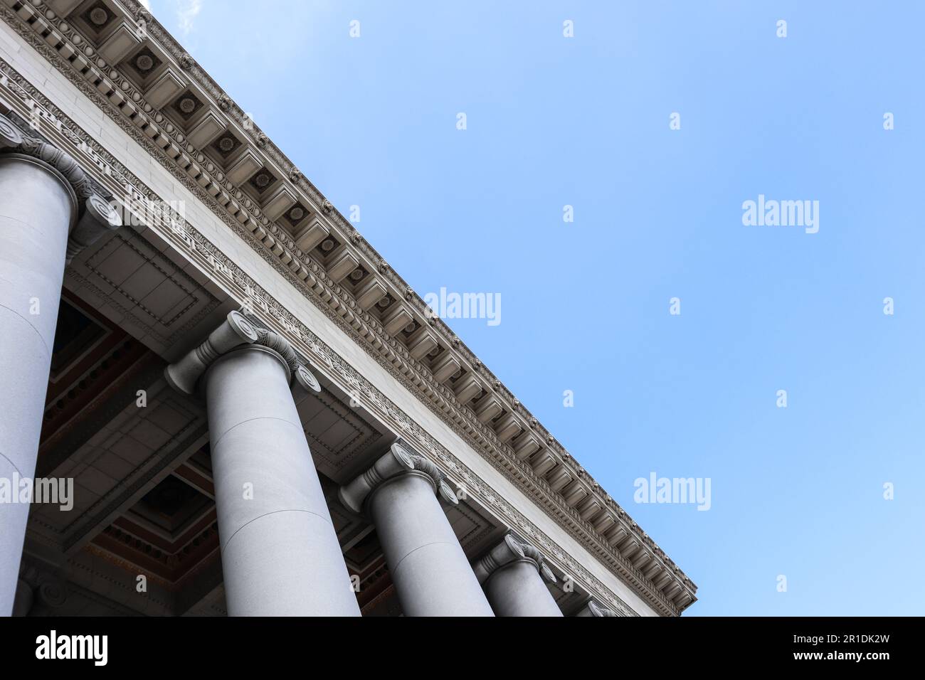 Majestic columns stand tall hi-res stock photography and images - Alamy