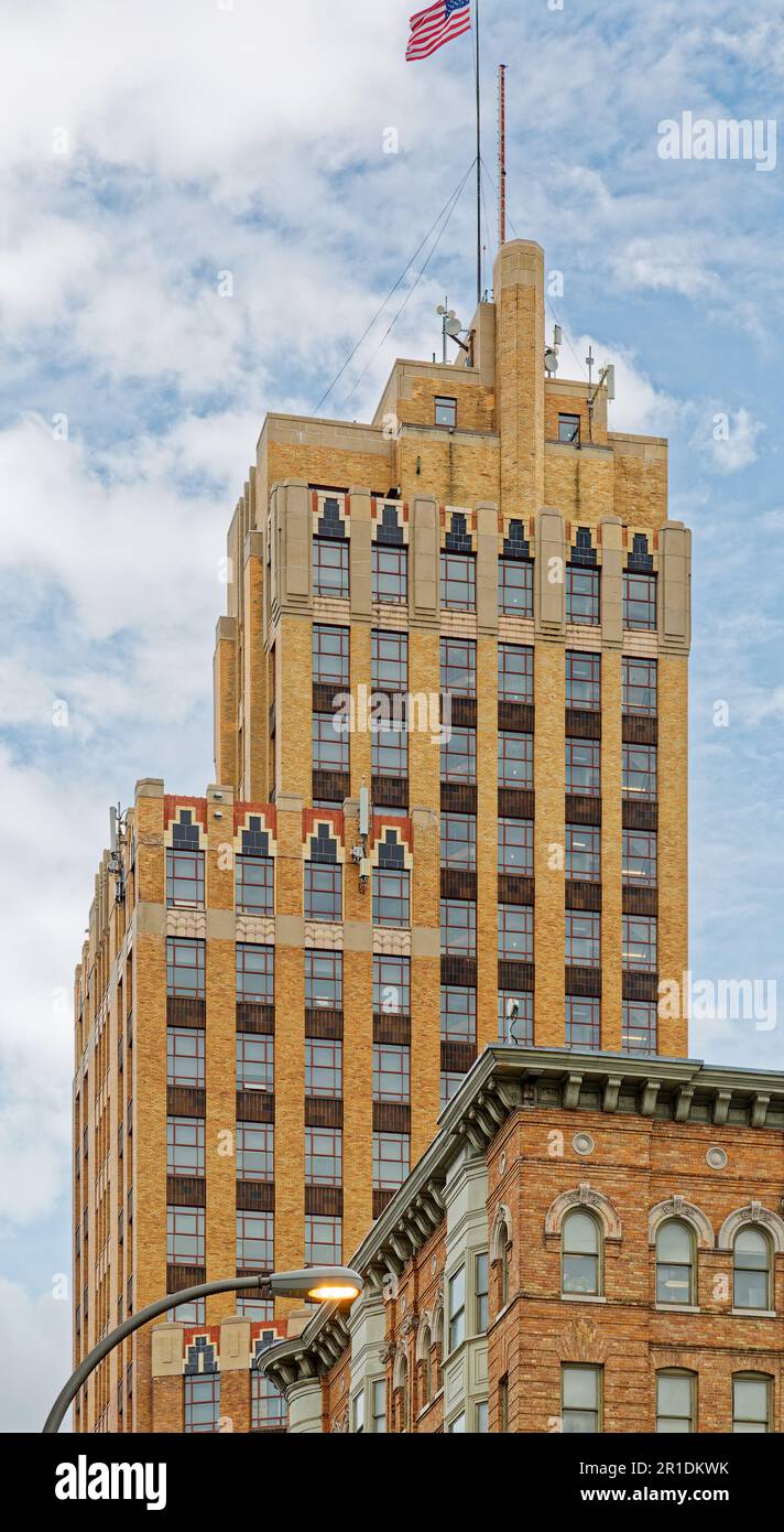 State Tower Building, a Syracuse landmark has prominent Art Deco ...