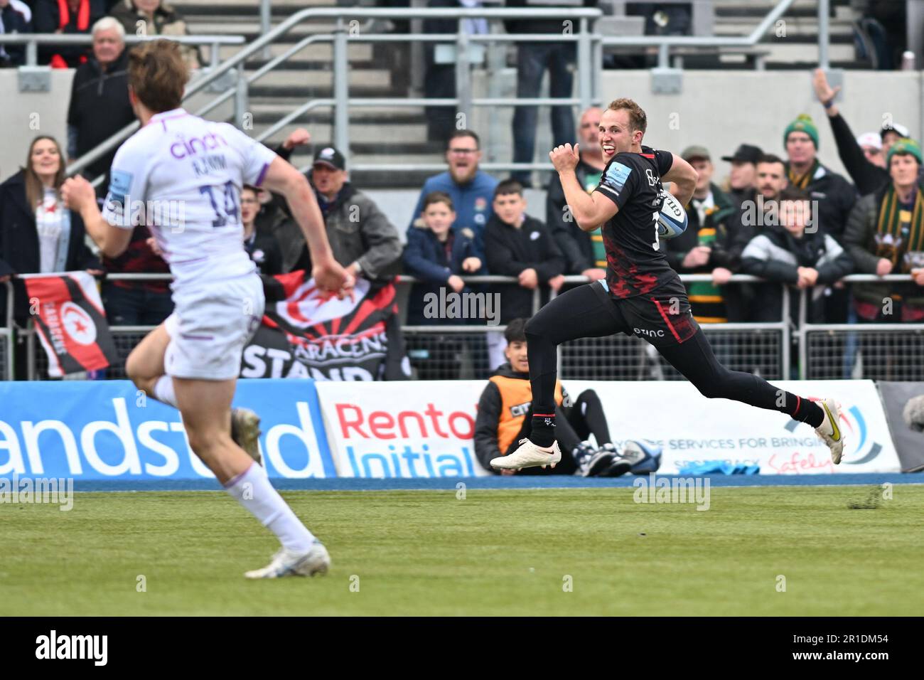 Max Malins of Saracens races down the line to score the final try of ...