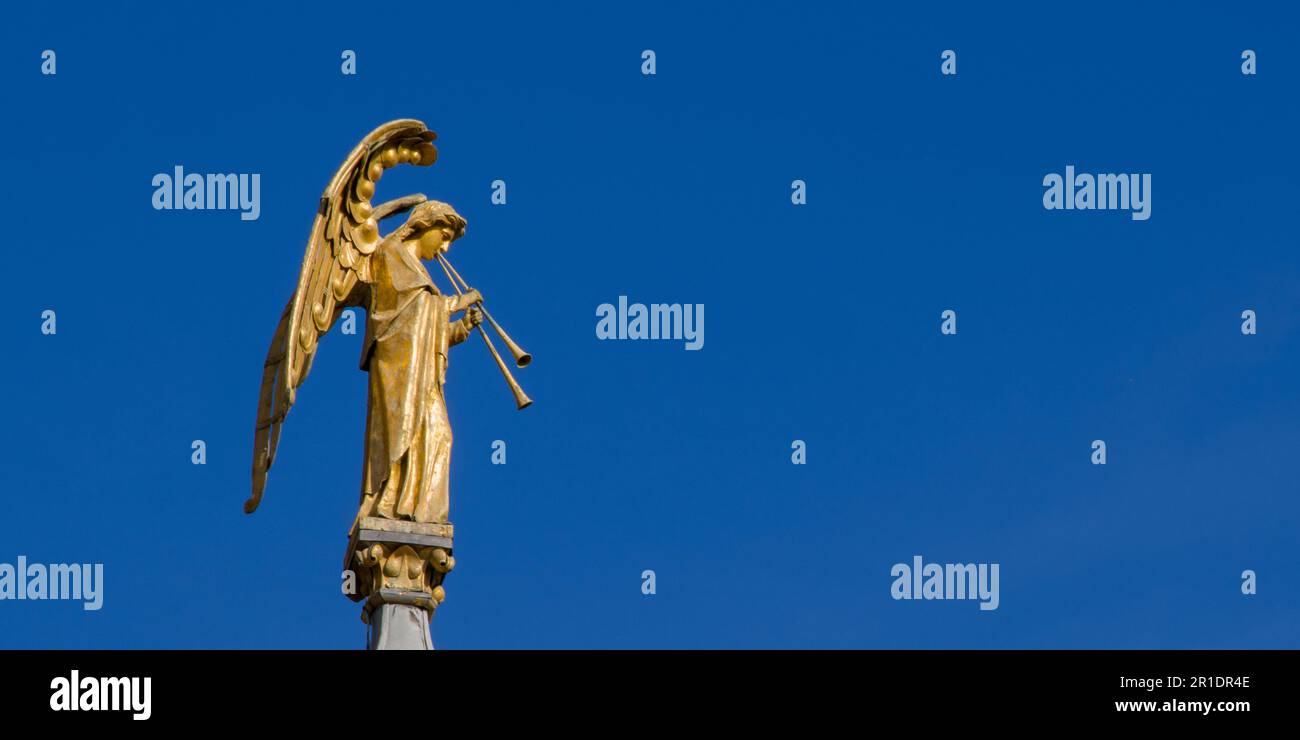 Angel musician hi-res stock photography and images - Alamy