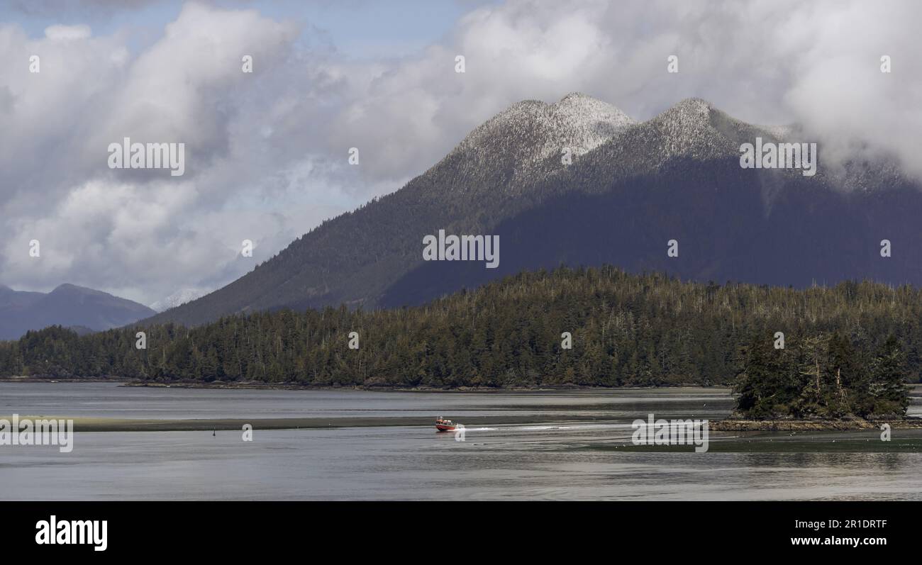 Waters and shoreline in Tofino on Vancouver Island, Canada Stock Photo ...