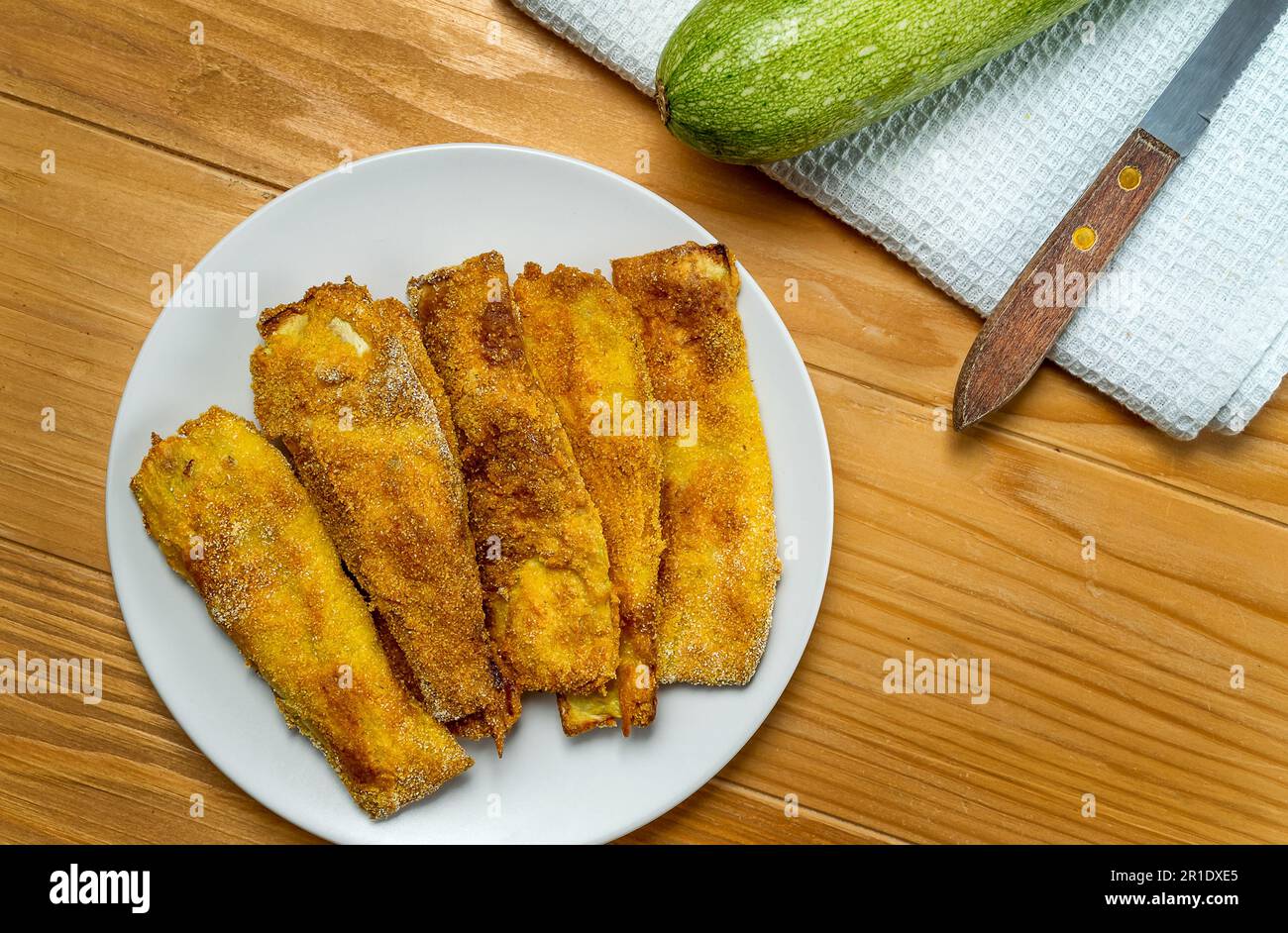 Crispy Fried Courgette - Crispy zucchini fries with garlic yogurt sause ...