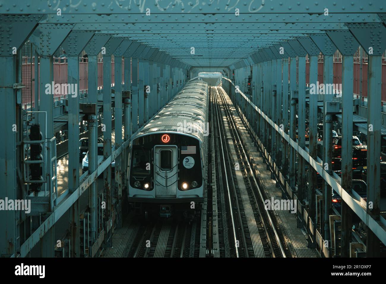 Train on the Williamsburg Bridge, Brooklyn, New York Stock Photo - Alamy