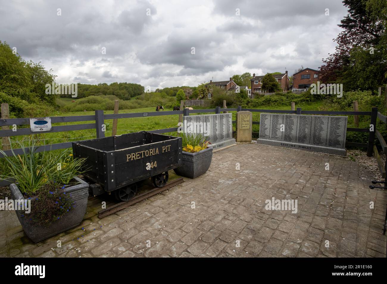 Coal mine pit boys hi-res stock photography and images - Alamy