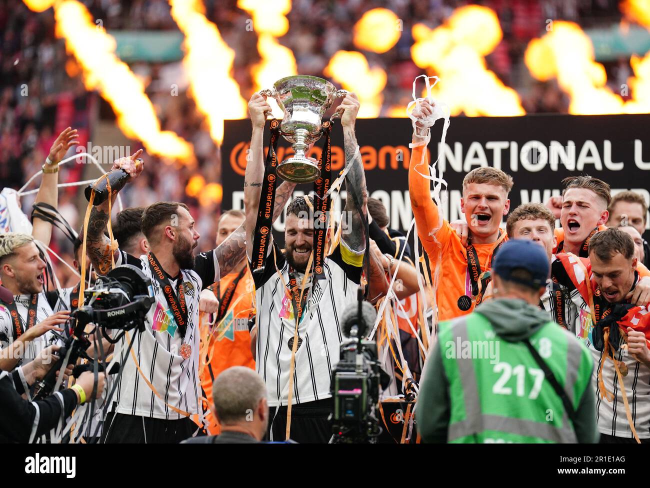 Chesterfield league two promotion hi-res stock photography and images ...