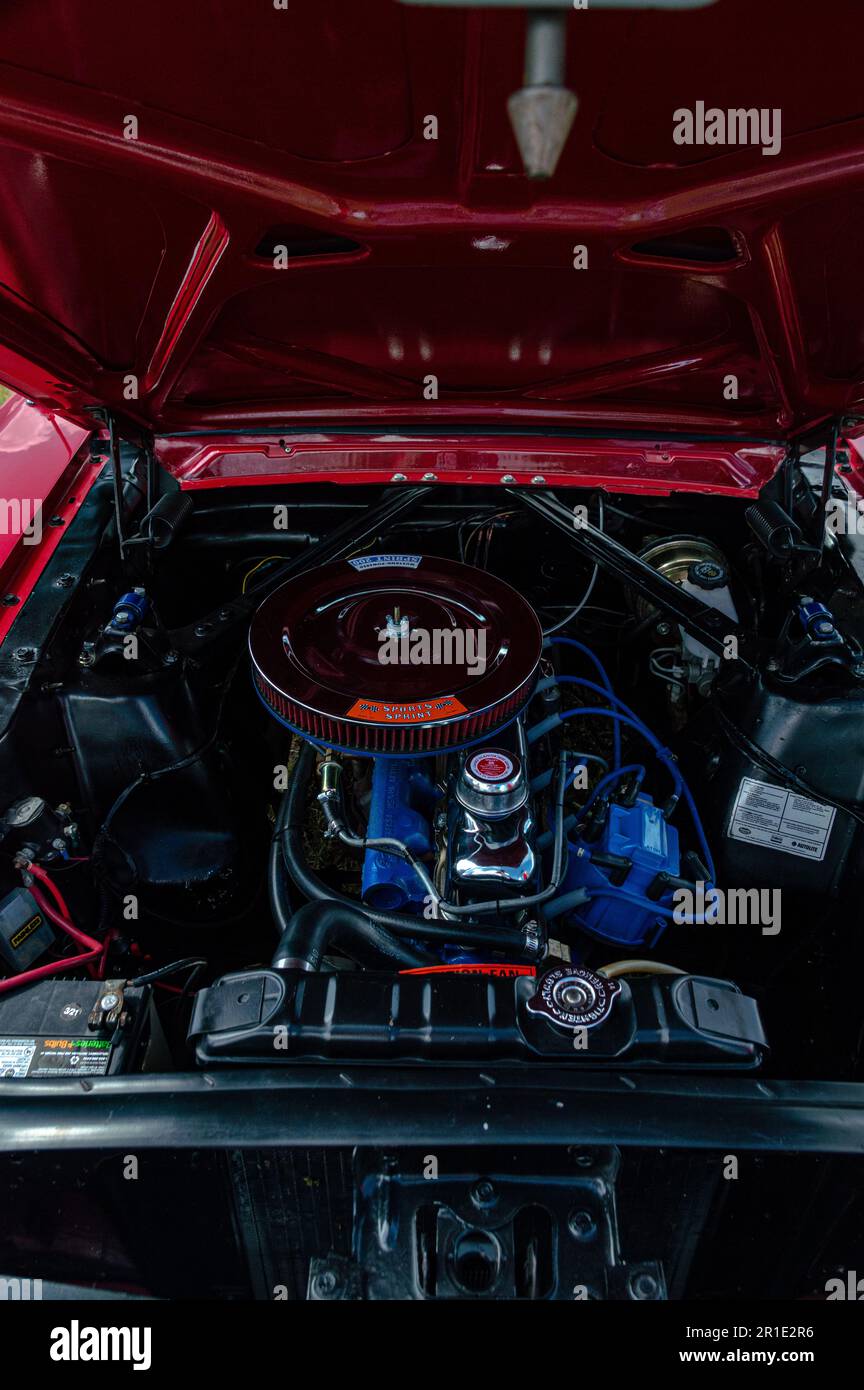 Old ford engine hi-res stock photography and images - Alamy